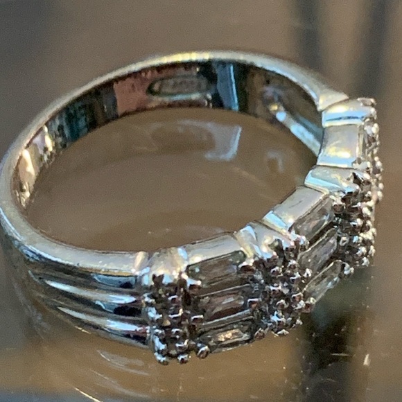 Avon | Jewelry | Pretty Silver Ring Avon | Poshmark